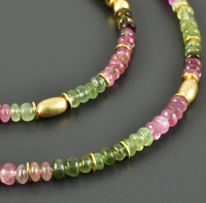 Regenbogen-Edelstein-Würfel-Kette – Brombeergrün